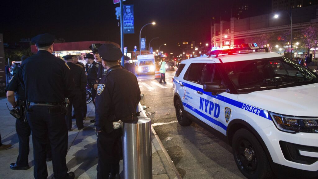 Wrong-way crash in Midtown Manhattan injures 8, including 3 police ...